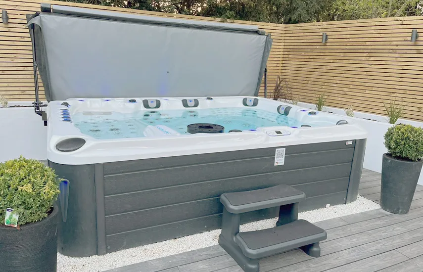 Der Ultimative Leitfaden für Outdoor Whirlpools: Wählen, Installieren ...